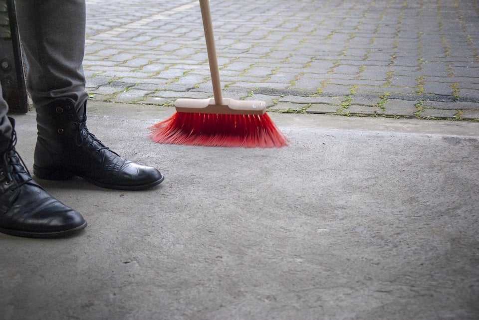 Garage Dust Control: 5 Effective Tips Everyone Should Know